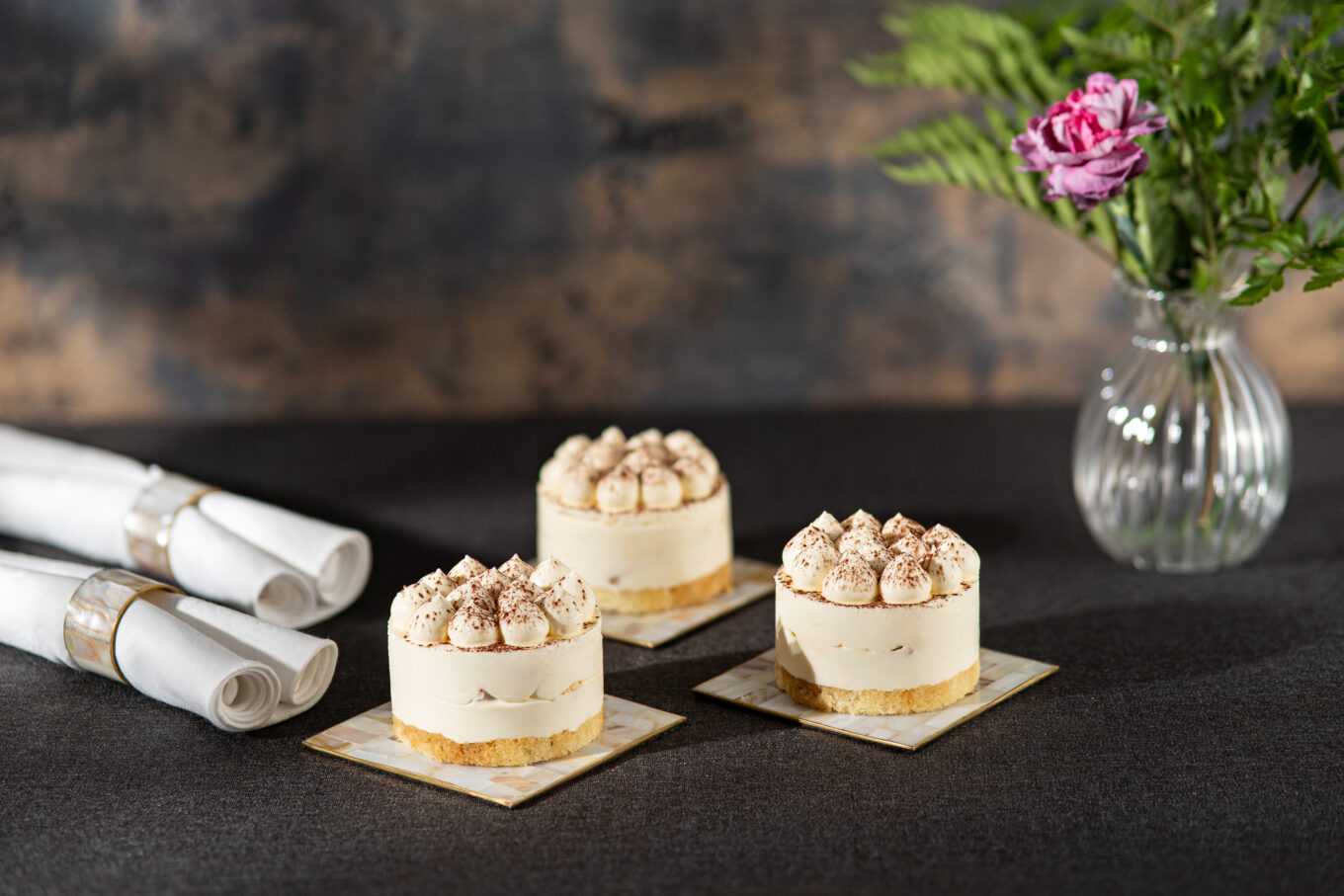 Mini tort włoskie tiramisu 3 sztuki - Cukiernia Jacek Placek - Ciasta ...